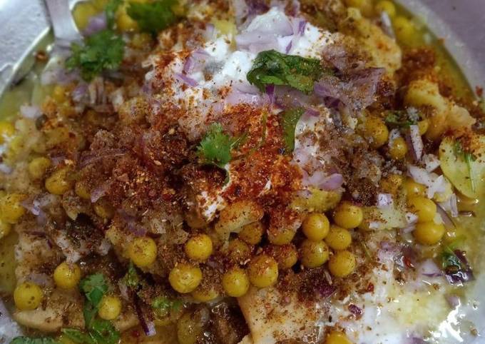 Samosa chat Recipe by Darshita Taunk - Cookpad