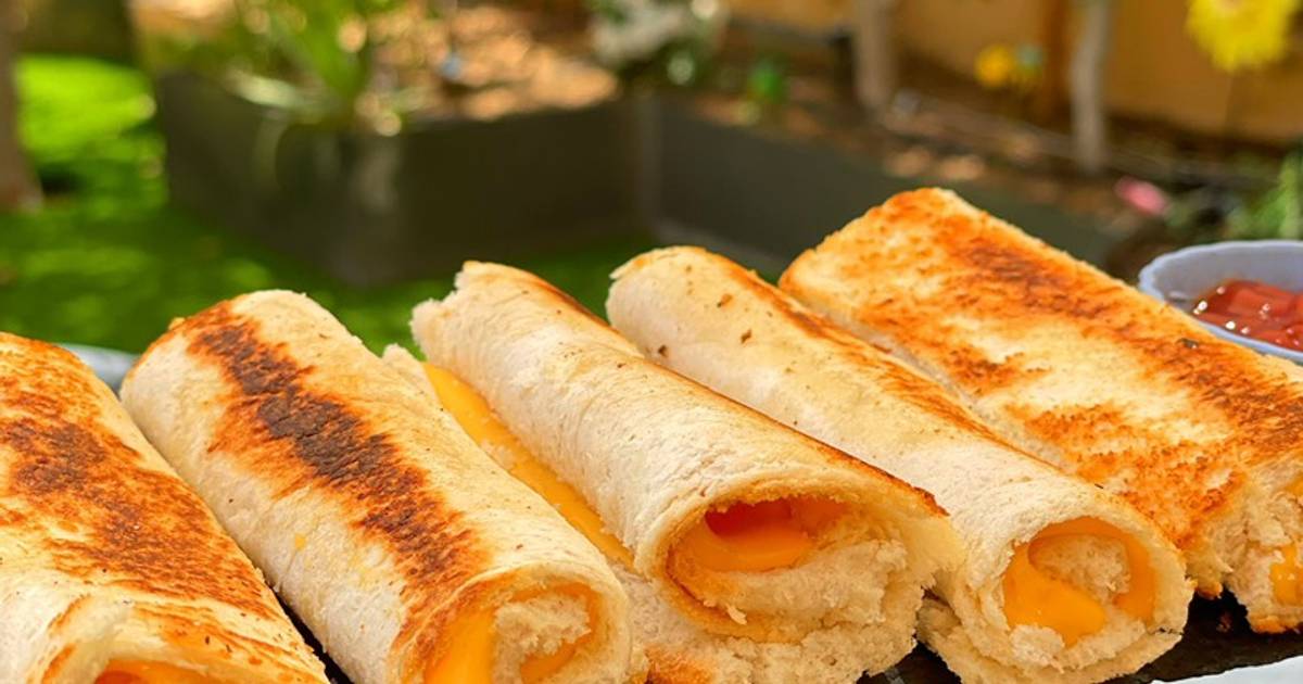 Bread Cheese Rolls Recipe by i_m_kashish - Cookpad