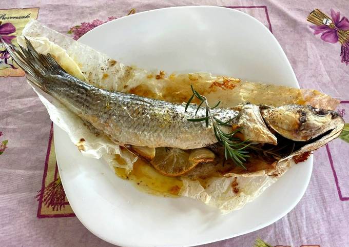 Ricetta Cefalo al Forno con Rosmarino, Aglio e Limone di Fabio Del ...