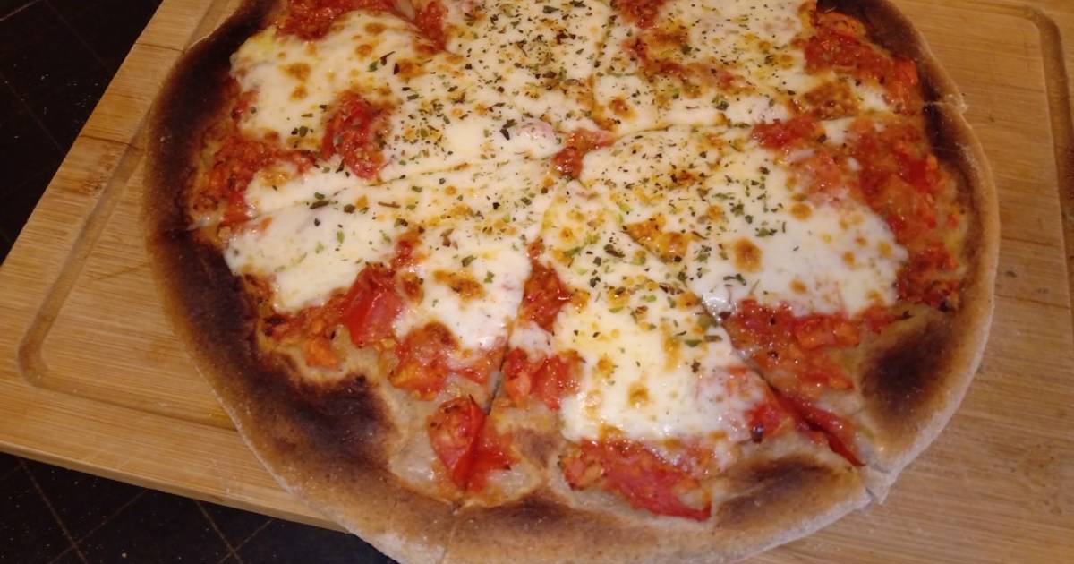 Pizza de muzzarella con harina integral Receta de Leo- Cookpad