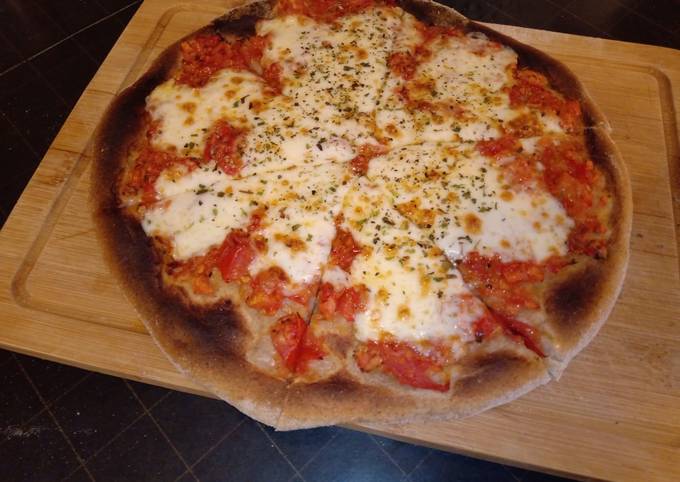 Pizza de muzzarella con harina integral Receta de Leo- Cookpad