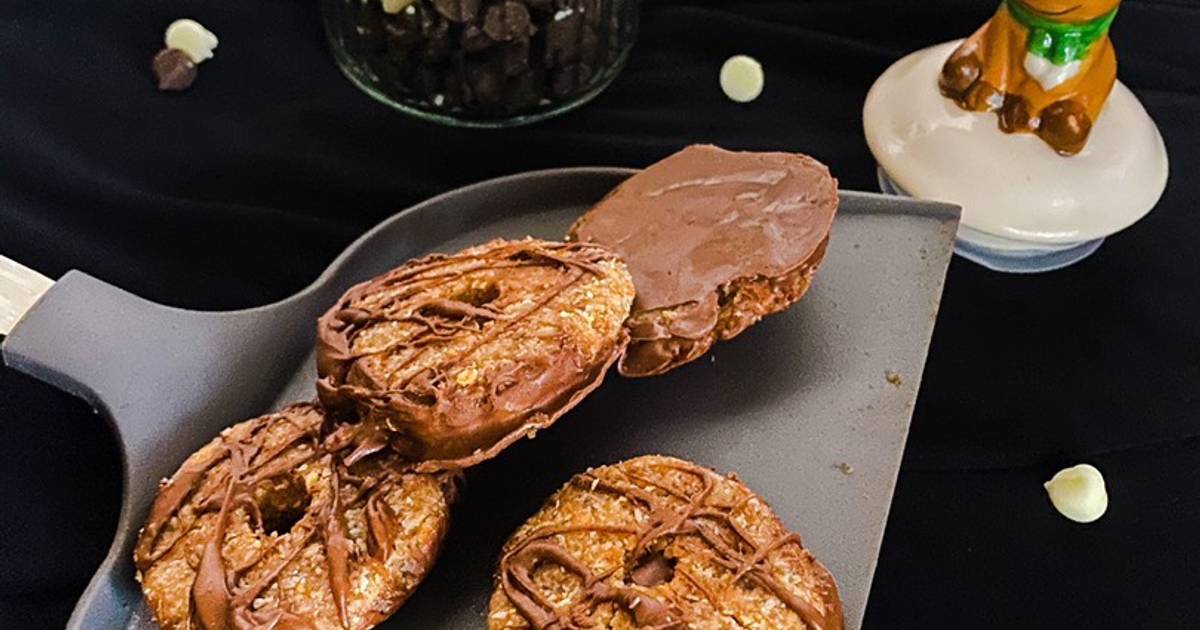 Samoas/ Samosa cookies(Vegan) Recipe by Sharayu Tadkal Yawalkar - Cookpad