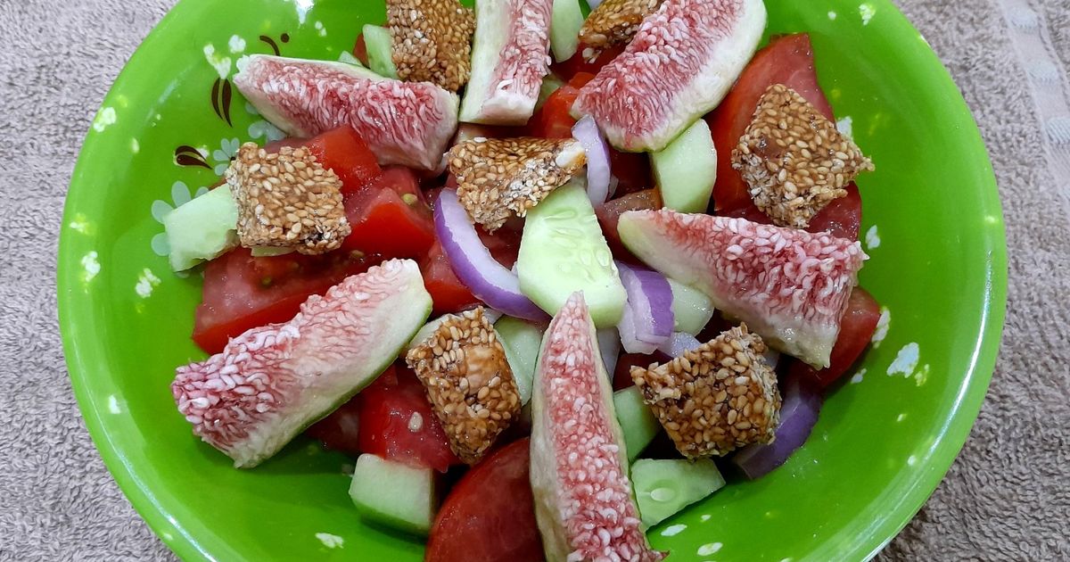 Tomato, Cucumber, Fig, And Melekouni Salad Recipe by 𝒳𝓇𝓊𝓈𝑜𝓊𝓁𝒶 𝒦𝑜𝓃𝓉𝑜𝓅𝑜𝓊𝓁𝑜𝓊