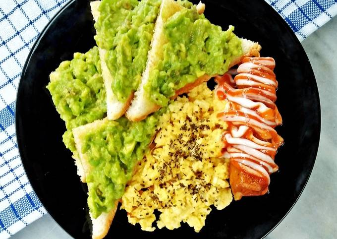 Resep Avocado Toast, Scrumble Egg dan Sosis oleh Dilla Wahab - Cookpad