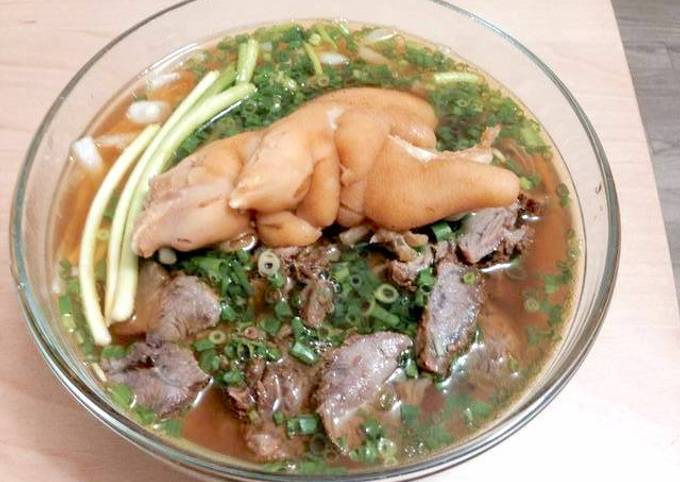 Cách Làm Món Bún bò giò heo của Le Thuan Dong - Cookpad
