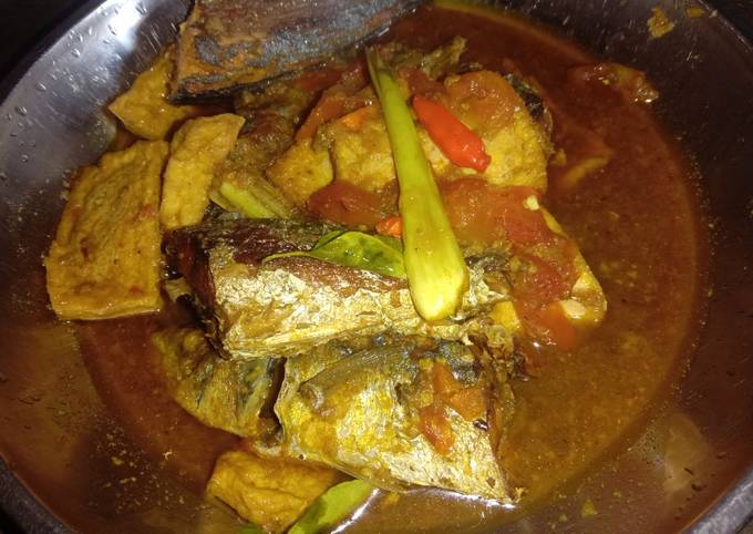 Resep Ikan mumar &tahu kuah kuning nyemek oleh FerLyne U. IriaNty - Cookpad