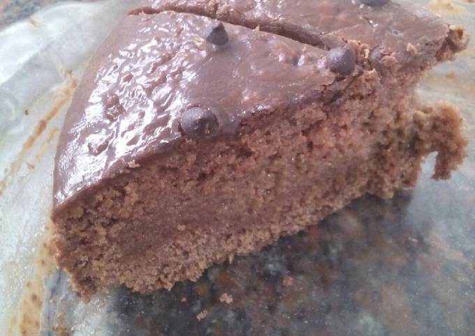 Torta Húmeda De Chocolate Y Caramelo Receta De Iris Peña Cookpad