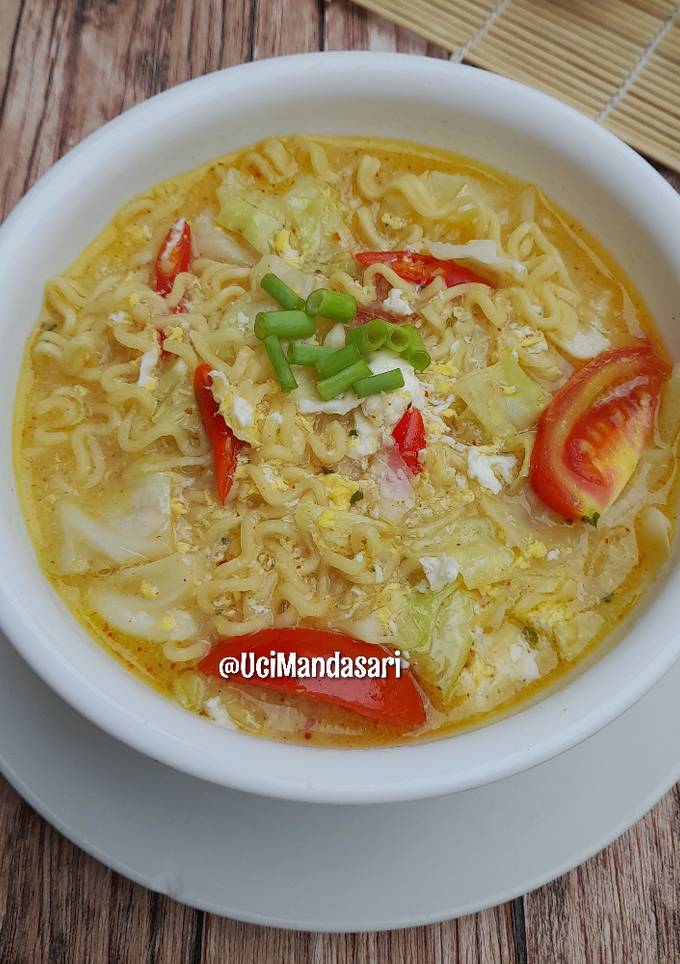 Resep Mie Rebus Telur oleh Uci Mandasari - Cookpad