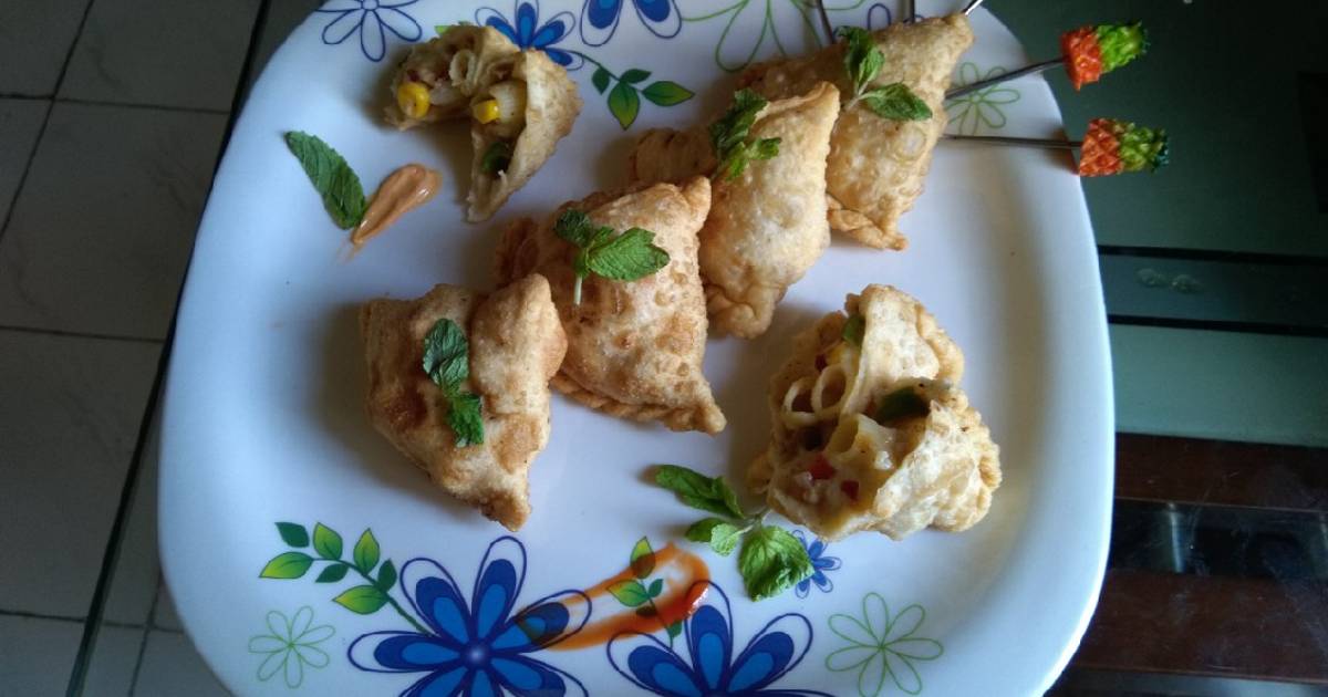 Cheesy Pasta samosa Recipe by Radhika Joshi - Cookpad