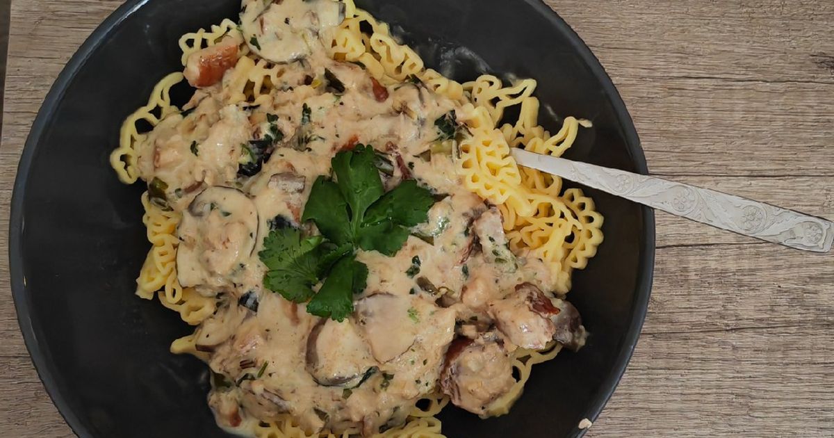 Tejszínes, Gombás Ragu Füstölt Harcsával 🐟🍄 | Macskalány receptje ...