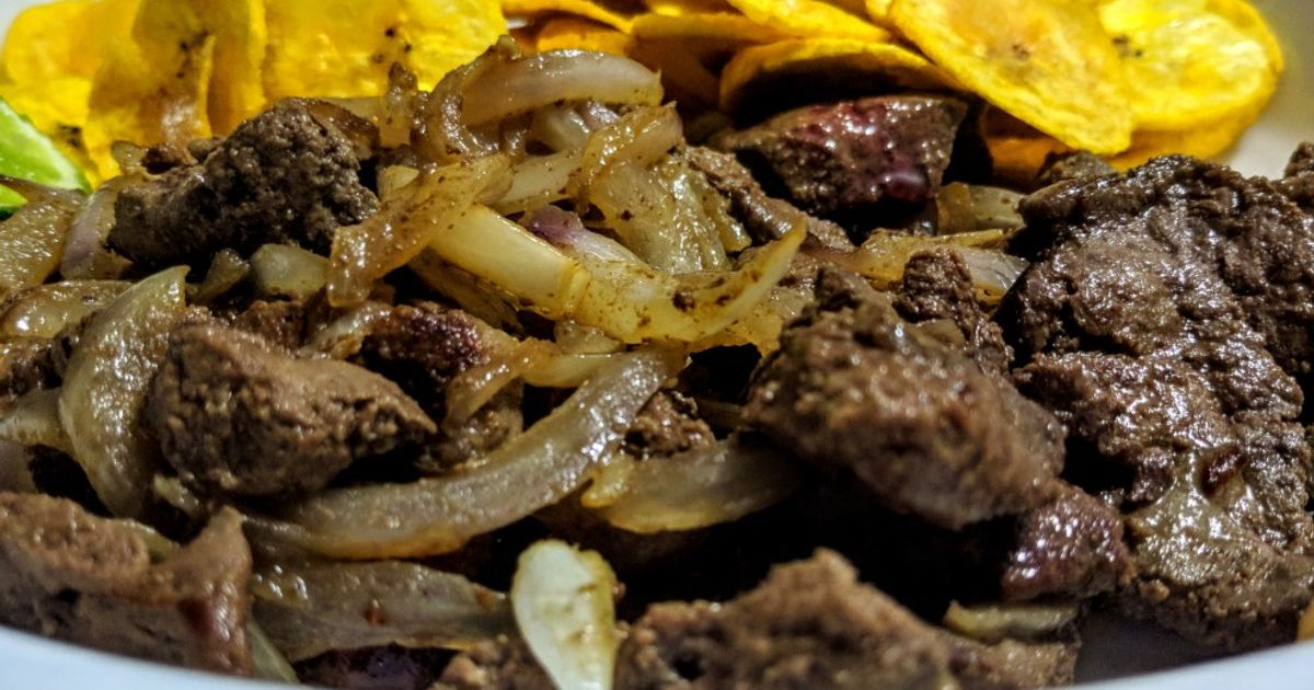 Hígado Encebollado Con Chips De Plátano (Tajadas)😍 Receta de 🌺Zandry ...