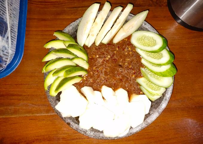 Resep 21. Rujak Lutis Bumbu Mantap oleh Mai TV - Cookpad