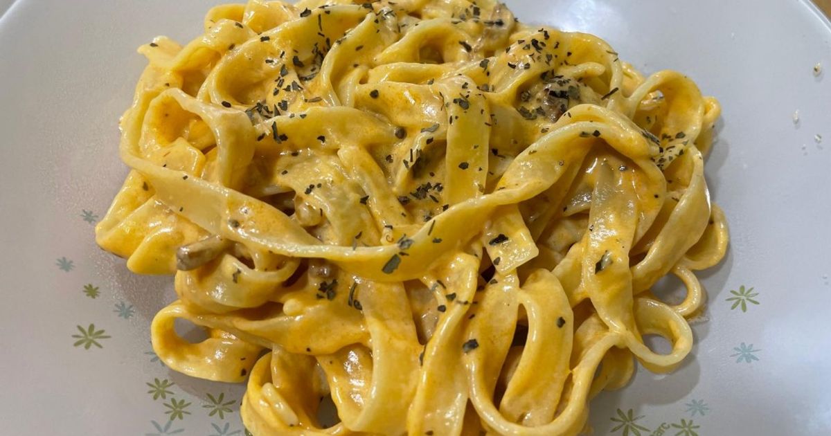 Tagliatelle Con Champiñones, Longaniza Y Piñones Receta de jaindai- Cookpad