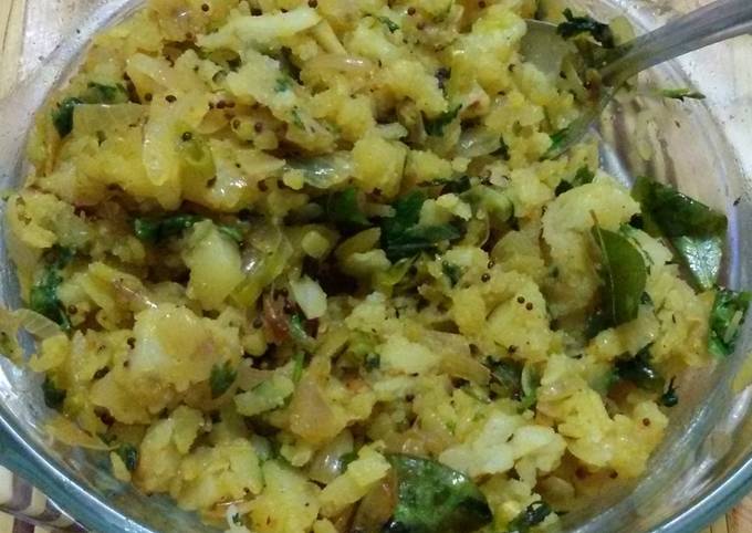 Kanda Batata Poha (Flattened Rice) Recipe by Rosalyn_Kitchen - Cookpad