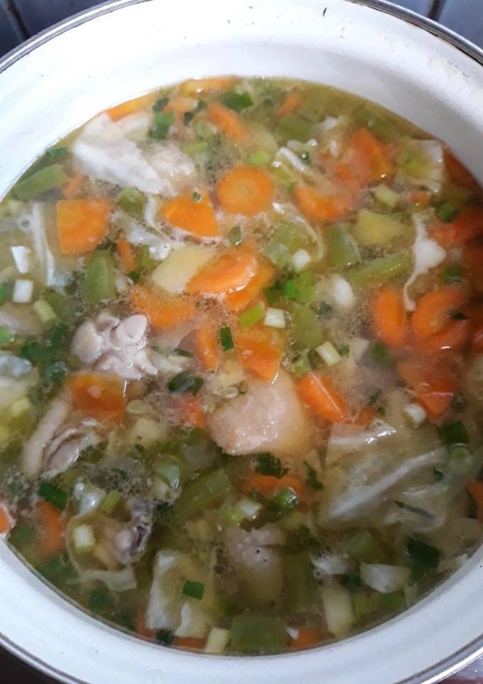 Resep Sup Ayam (Kuah Kaldu Ayam) oleh Olivia Septiani - Cookpad
