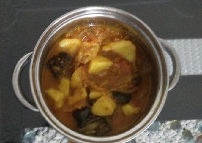 Tangy Potato brinjal vegetable Recipe by Meetu Arora - Cookpad