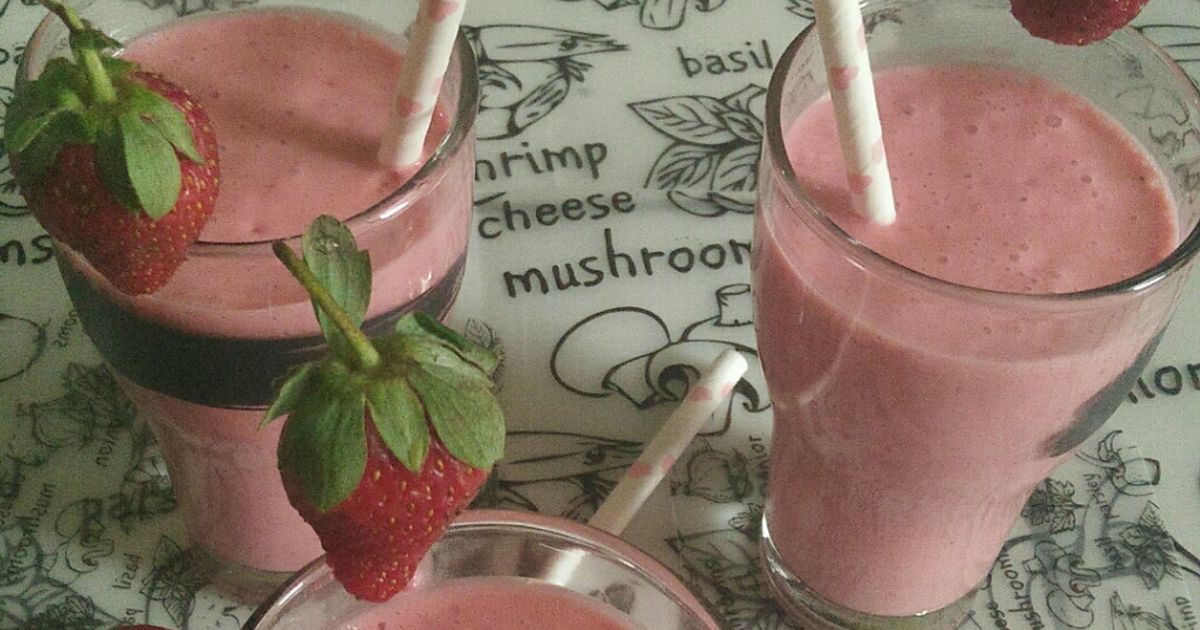 Resep Simple Strawberry Smoothie With Yogurt oleh Ibu Nonke - Cookpad