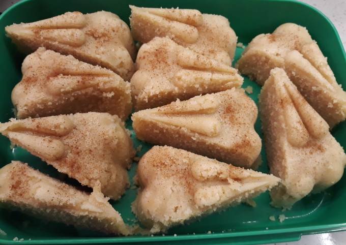 Χαλβάς με σιμιγδάλι συνταγή από τον/την Joanna S.G.Gram - Cookpad