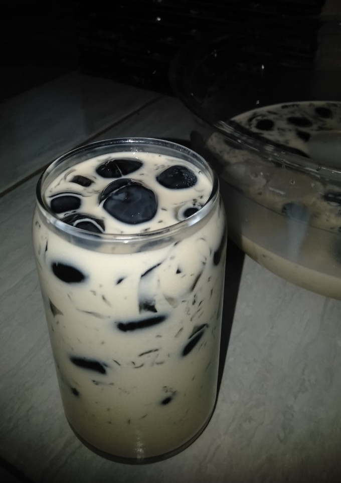 Resep Es Teh Susu Jelly Cincau oleh Yuyun - Cookpad