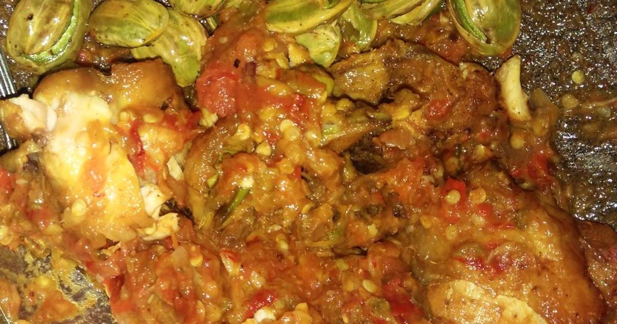 Resep Ayam geprek simple oleh Maghfira Rizki Ramadhana - Cookpad