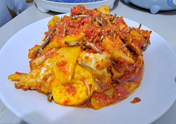 Resep Kentang Telur ikan teri balado oleh Yetri Rahma Deri - Cookpad