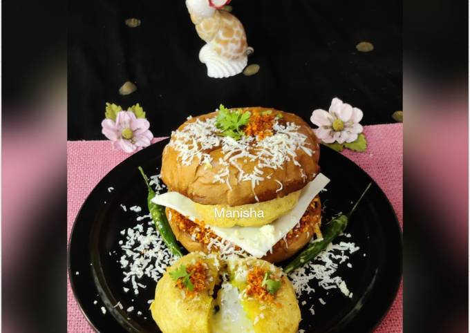 Cheese Stuffed Vada Pav Burger Recipe by Manisha Malvi Angaitkar - Cookpad