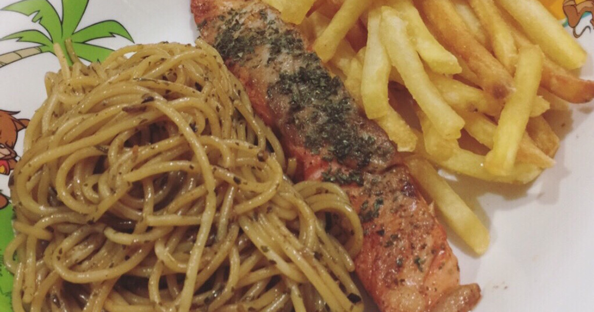 Resep Sphagetti Aglio Olio With Salmon Steak & French Fries 🍟 oleh ...