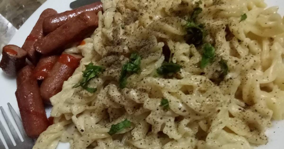 Basic cheesy pasta with English sausages Recipe by Ramanjot Bhambra ...