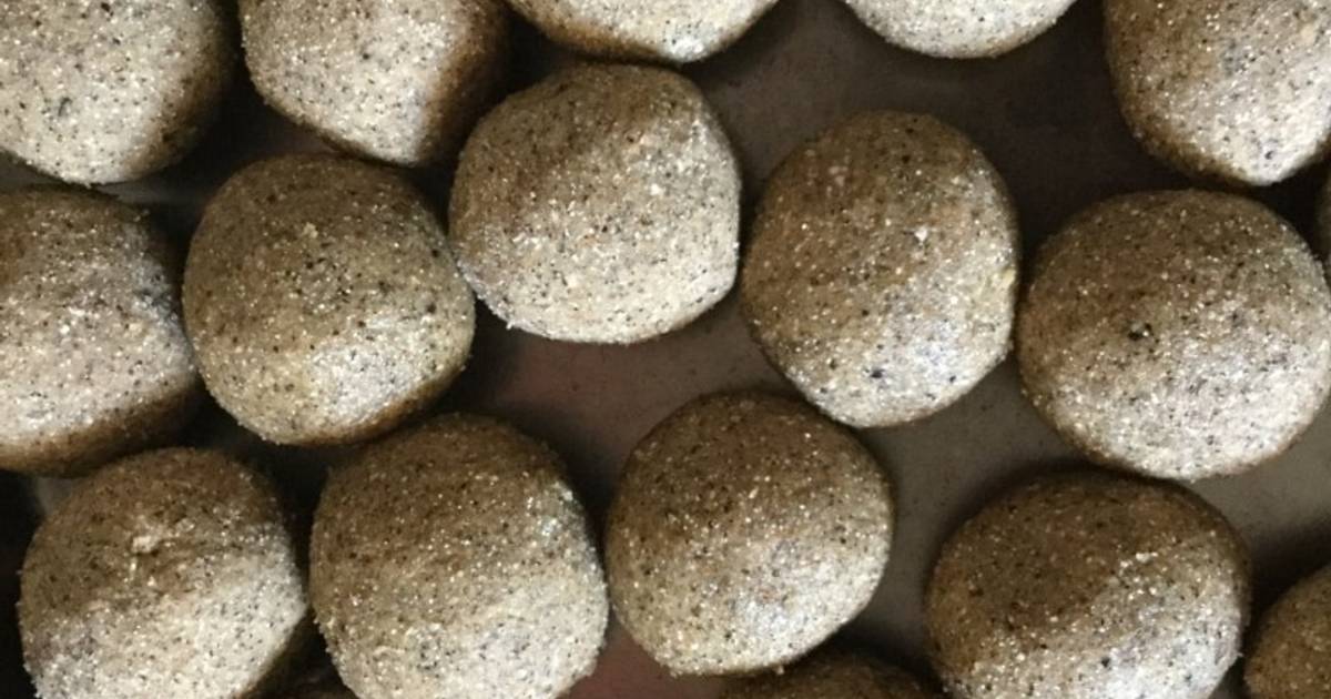 Black Urad Dal Laddoo / Sunnundallu in Telugu Recipe by Madhuri's ...