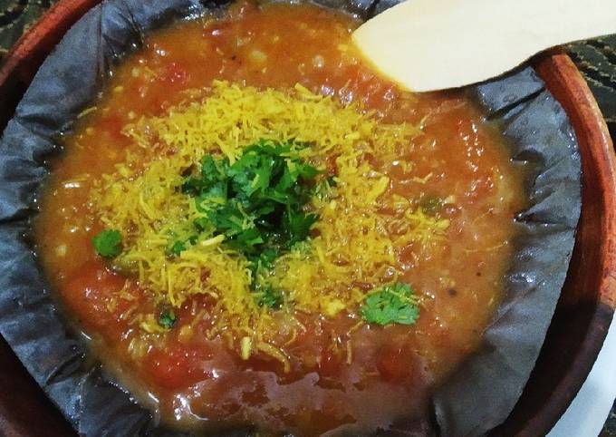Famous Banarasi tamatar chat Recipe by Kavita Kapoormehrotra - Cookpad