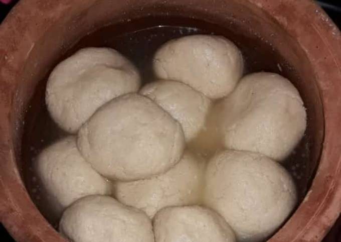 SPONGE RASGULLA/ROSOGOLLA(Kolkata Famous) Recipe by Sarita Srivastava ...