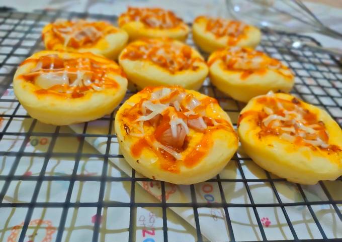Resep Pizza mini empuk (ide jualan) oleh Dapur Mom_Ev - Cookpad