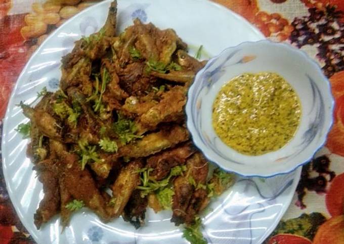 Bengali Recipe Mourala Mach Bhaja Recipe by Krishna Biswas - Cookpad