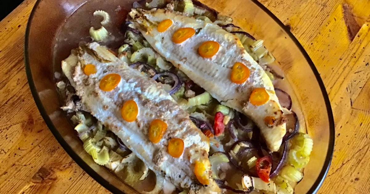 Filets de loup de mer au céleri branche,oignon rouge et combava de Mila ...