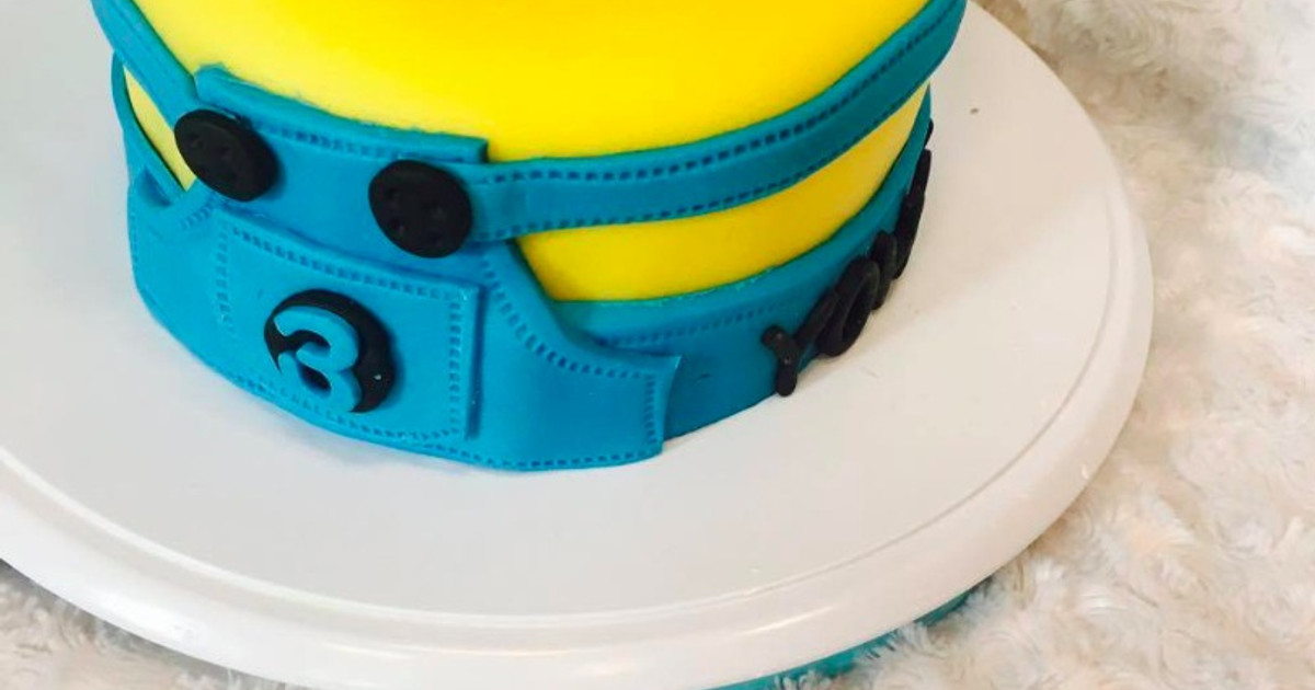 Gateau Les Minions Chocolat Passion (Pâte à Sucre) de Aux douceurs de ...