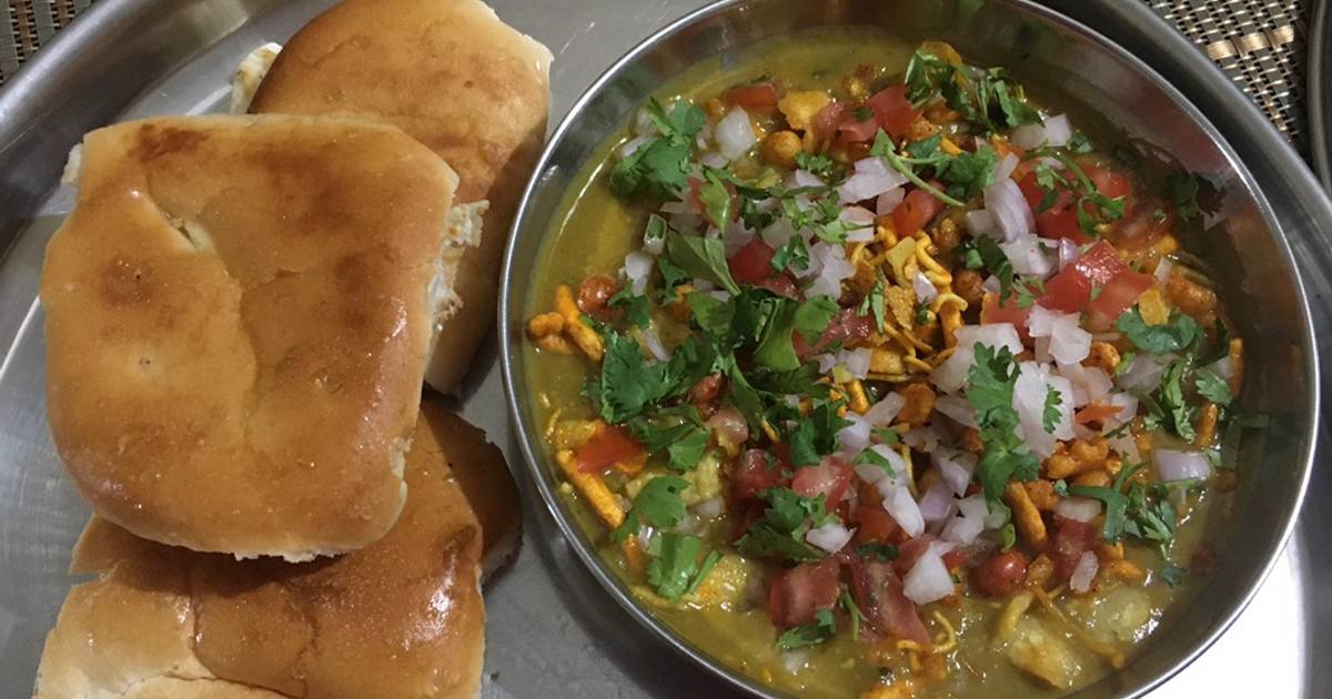 Ragda pav Recipe by Binita Patel - Cookpad