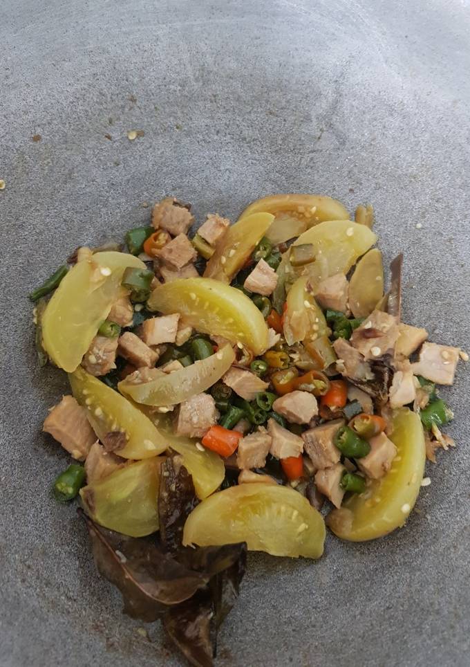 Resep Tumis Daging Sapi Tomat Hijau oleh Heni Widi - Cookpad