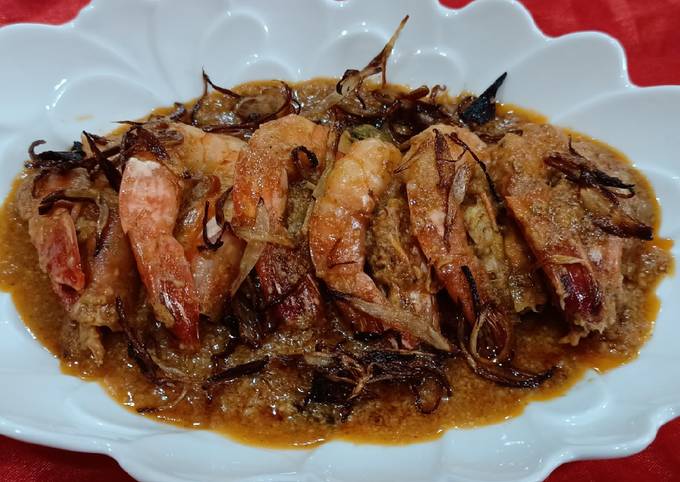 Keya Nayak বানিয়েছেন চিংড়ি মাছের কোর্মা (chingri maacher korma recipe in Bengali)- কুকপ্যাড