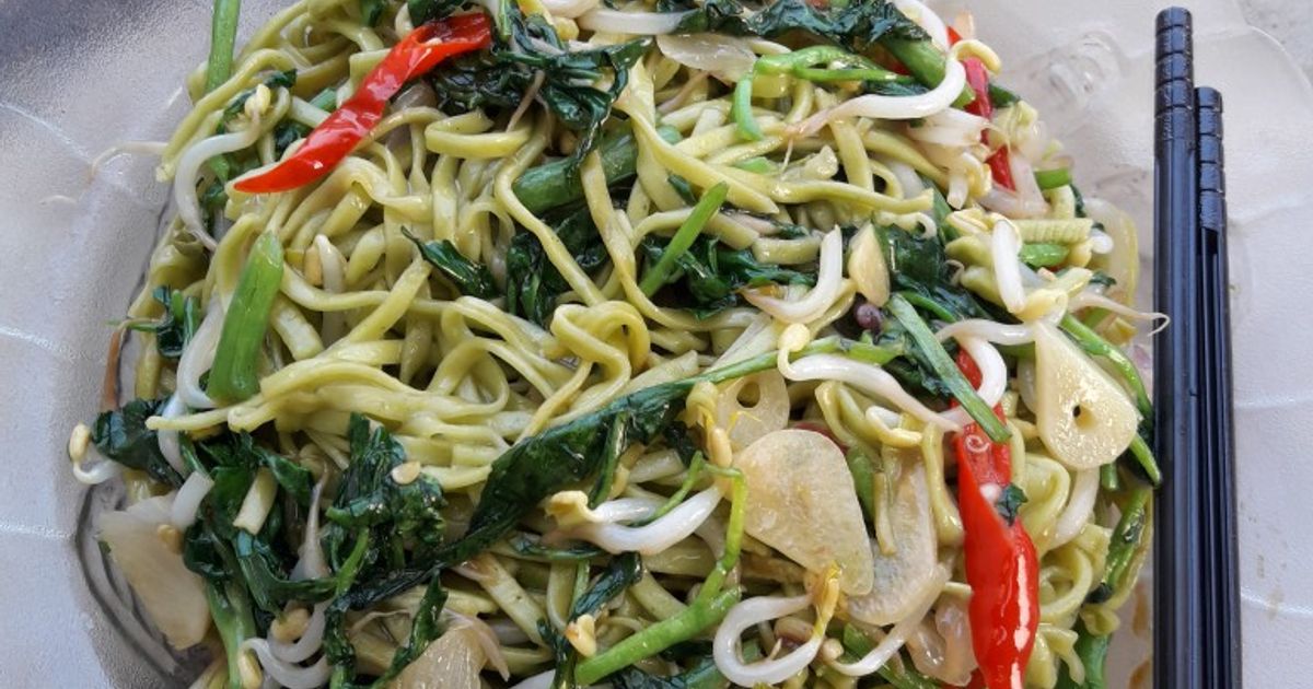 Resep Mie Goreng Toge Daun Selada oleh seri wahyuni - Cookpad
