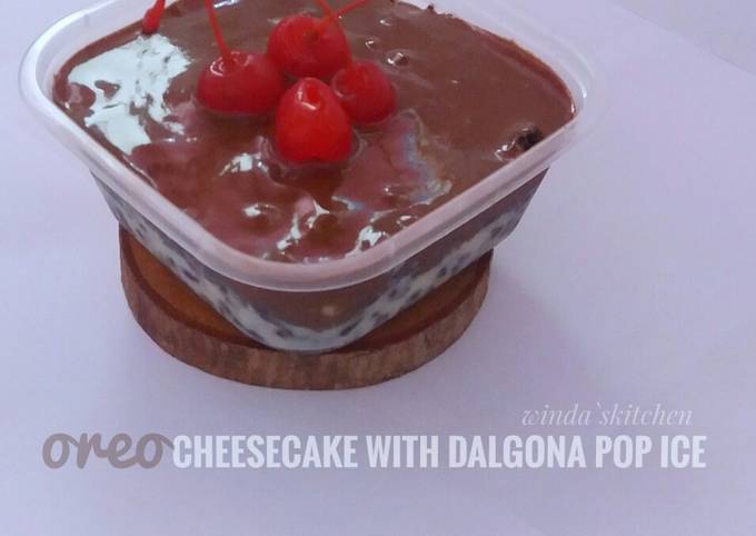 Resep Oreo cheesecake with dalgona pop ice oleh Winda`s Kitchen - Cookpad