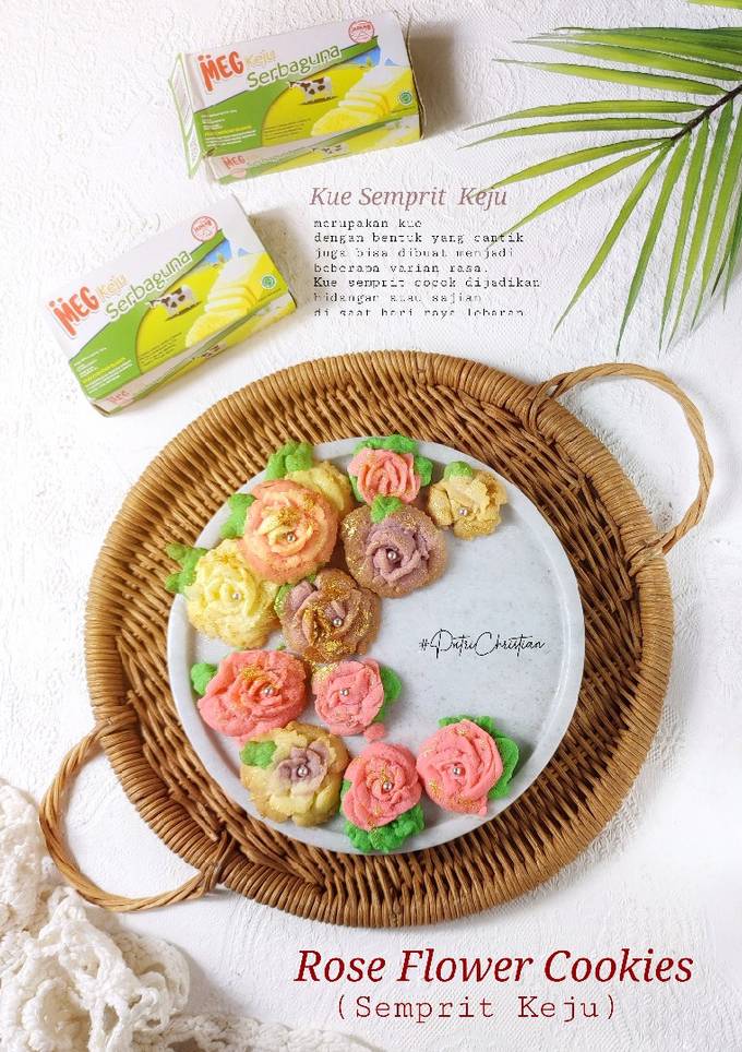 Resep Rose flower Cookies (Kue Semprit keju) oleh PutriChristian - Cookpad