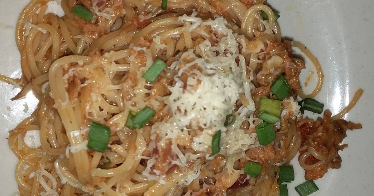 Resep Spaghetti Tomat Sosis Parut oleh InaLearntoCook - Cookpad