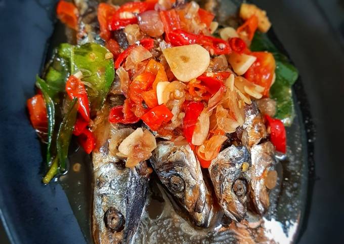 Resep Tumis Ikan Pindang Cue Pedas Oleh Eka Indah Winarsih Cookpad