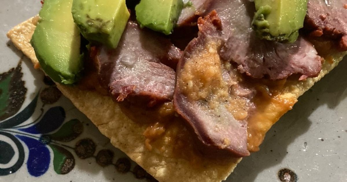 Tostadas De Lengua Con Chile Serrano Ajo Y Semillas De Girasol Receta ...