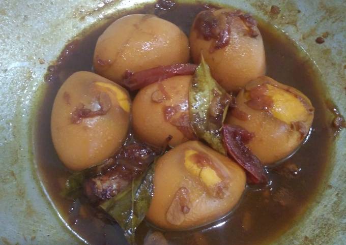 Resep Telor hitam kecap oleh Resti Nofianti - Cookpad