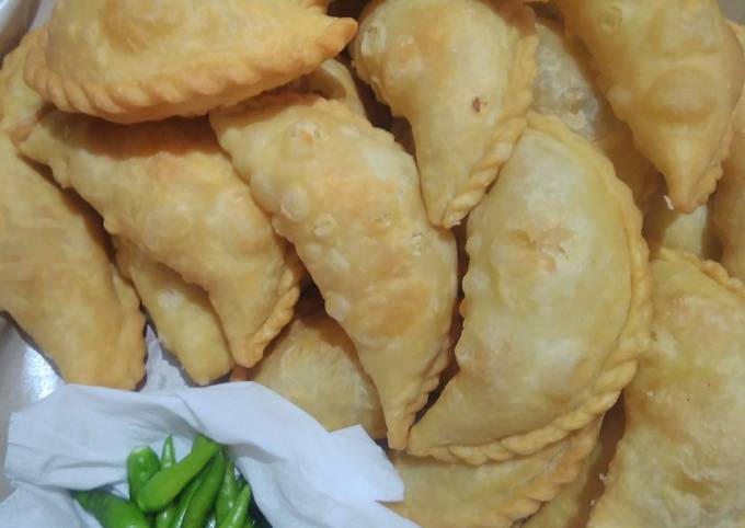 Resep Pastel renyah enak dan simpel oleh Aleadhira Kitchen - Cookpad