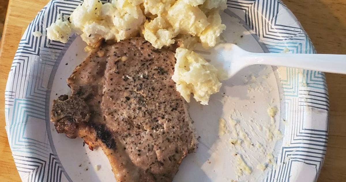 Garlic butter baked pork chop Recipe by Freddycrue - Cookpad
