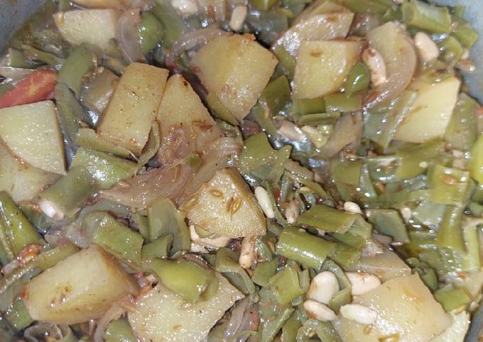 Aloo saim phali Recipe by Nosheen Nadeem - Cookpad
