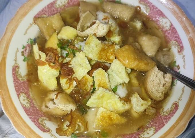 Resep Lontong Kuah Telur Tahu oleh Widjie Astuti - Cookpad