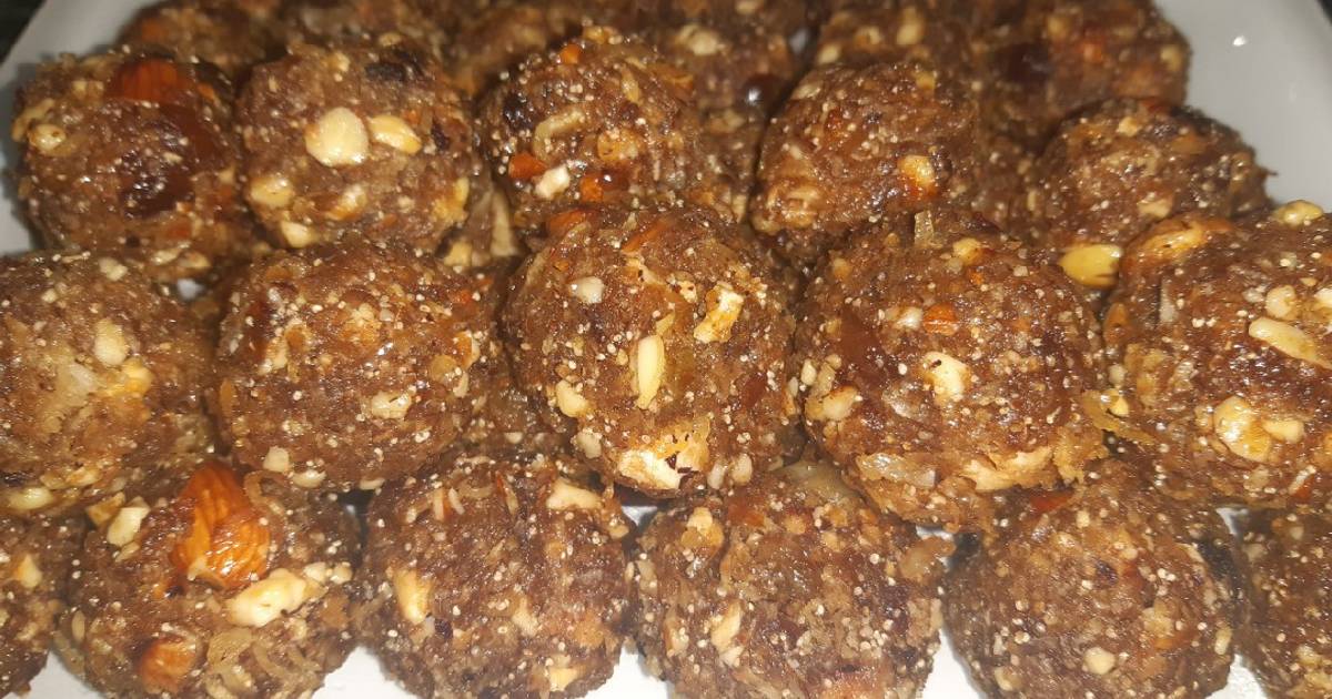 Coconut ladoo Recipe by Deepika Pushkar Sinha _______#DDV😘 - Cookpad
